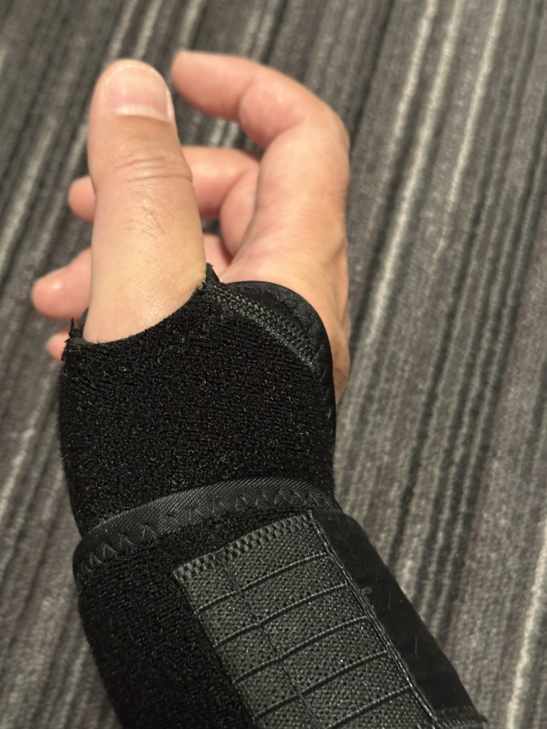 釣りにリストサポーターを。 | momo+FiSHING